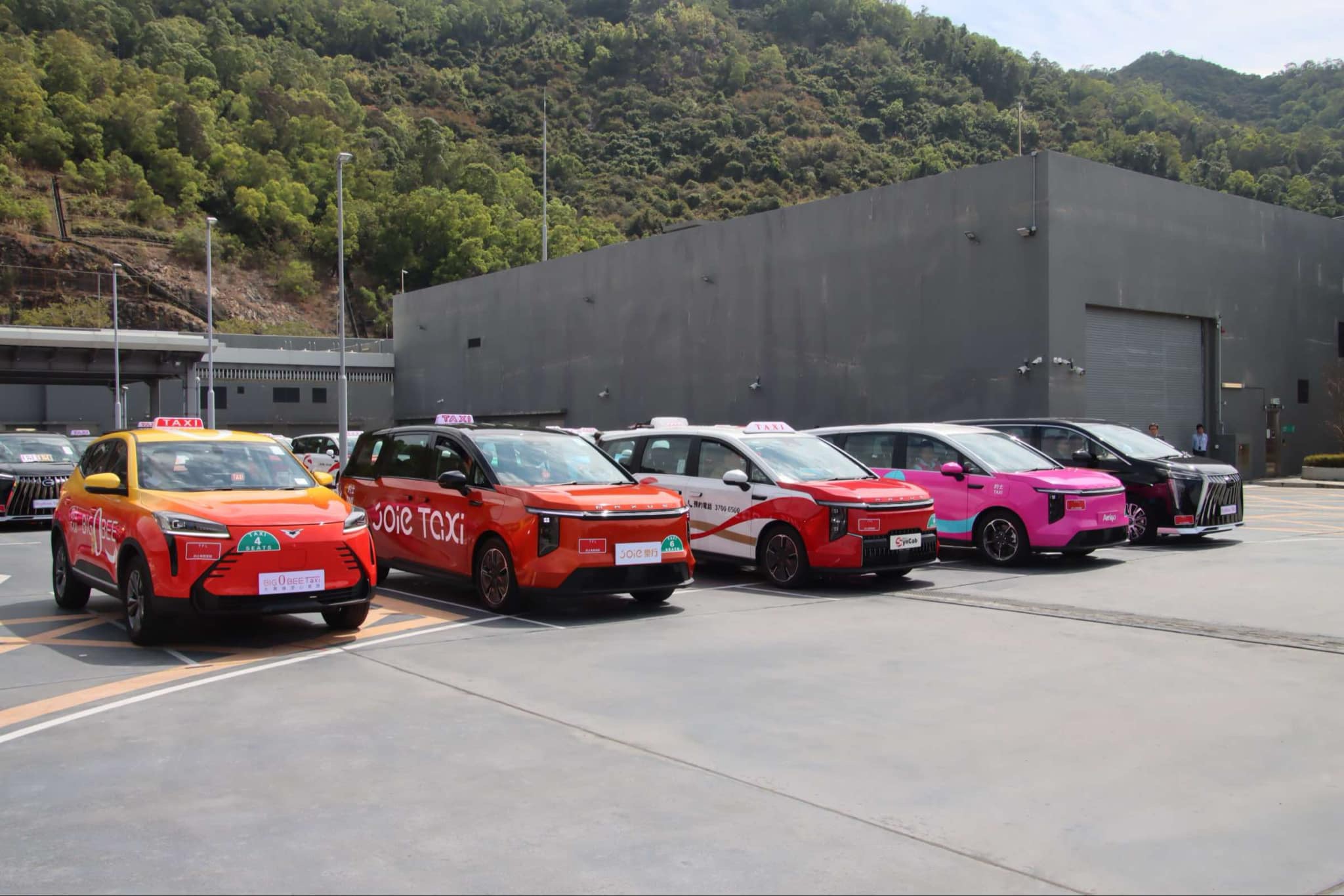 車隊的士陸續投入服務 香港的士進入「戰隊色彩」新時代 - HK Car Channel 汽車台
